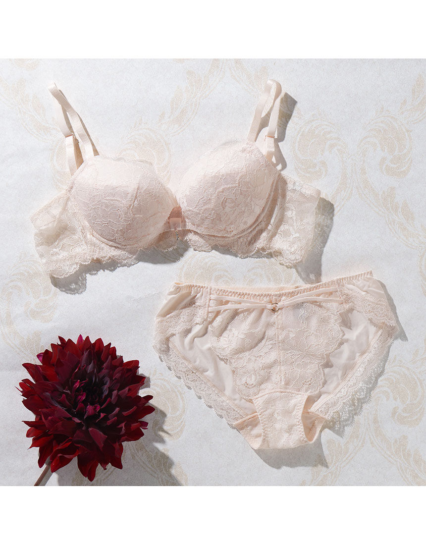 サルート バストを寄せてキレイな谷間をメイク 【リボンブラ】 3／4カップブラ BTJ720｜ワコール直営の公式下着通販サイト ワコールウェブストア